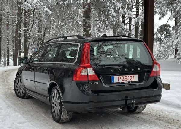 Black Volvo V70 2012 in Raseiniai, with an engine capacity of 1.98 L and mileage of 295 thousand km for 5750 €, photo 6 on AUTOMOTO.COM.LV