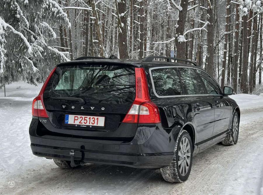 Black Volvo V70 2012 in Raseiniai, with an engine capacity of 1.98 L and mileage of 295 thousand km for 5750 €, photo 9 on AUTOMOTO.COM.LV