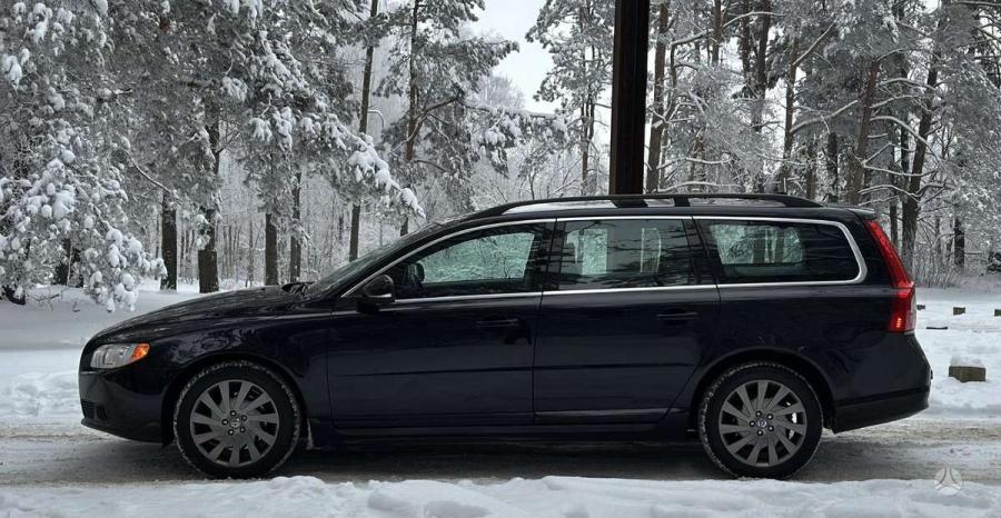 Black Volvo V70 2012 in Raseiniai, with an engine capacity of 1.98 L and mileage of 295 thousand km for 5750 €, photo 11 on AUTOMOTO.COM.LV