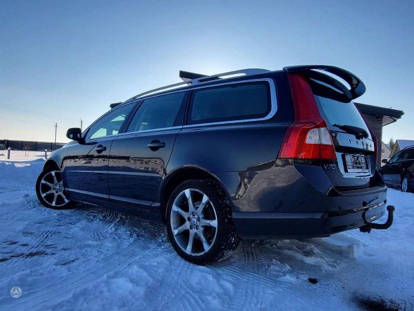 Melns Volvo V70 2012 Viļņa, ar dzinēja tilpumu 1.98 L un nobraukumu 287 tūkst. km par 6250 €, foto 1 vietnē AUTOMOTO.COM.LV
