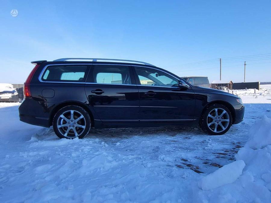 Black Volvo V70 2012 in Vilnius, with an engine capacity of 1.98 L and mileage of 287 thousand km for 6250 €, photo 7 on AUTOMOTO.COM.LV