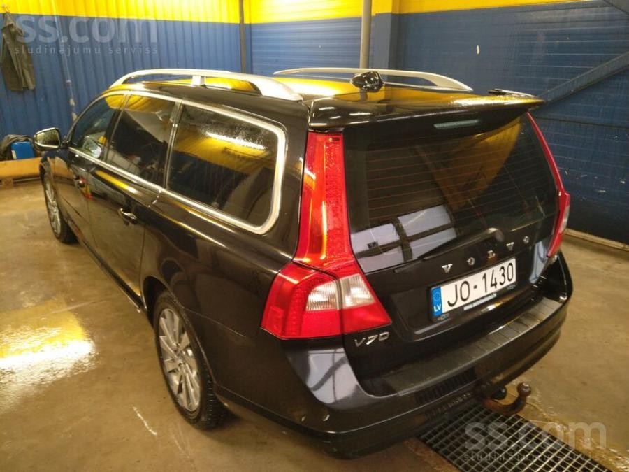 Black Volvo V70 2012 in Riga, with an engine capacity of 2.00 L and mileage of 363 thousand km for 6500 €, photo 4 on AUTOMOTO.COM.LV