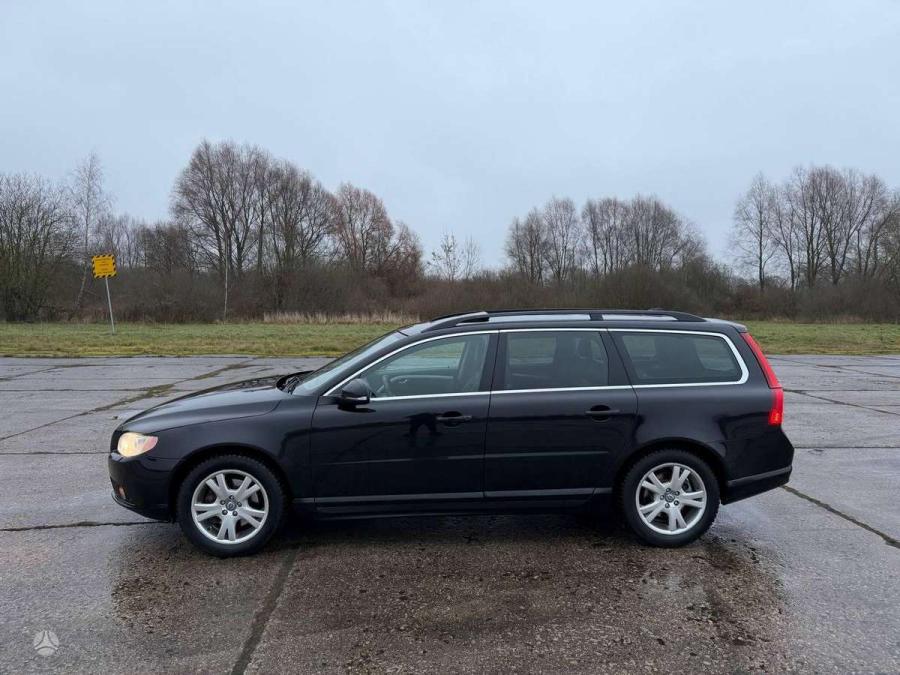 Melns Volvo V70 2012 Rīga, ar dzinēja tilpumu 2.40 L un nobraukumu 320 tūkst. km par 6450 €, foto 7 vietnē AUTOMOTO.COM.LV