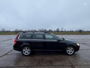 Melns Volvo V70 2012 Rīga, ar dzinēja tilpumu 2.40 L un nobraukumu 320 tūkst. km par 6450 €, foto 8 vietnē AUTOMOTO.COM.LV