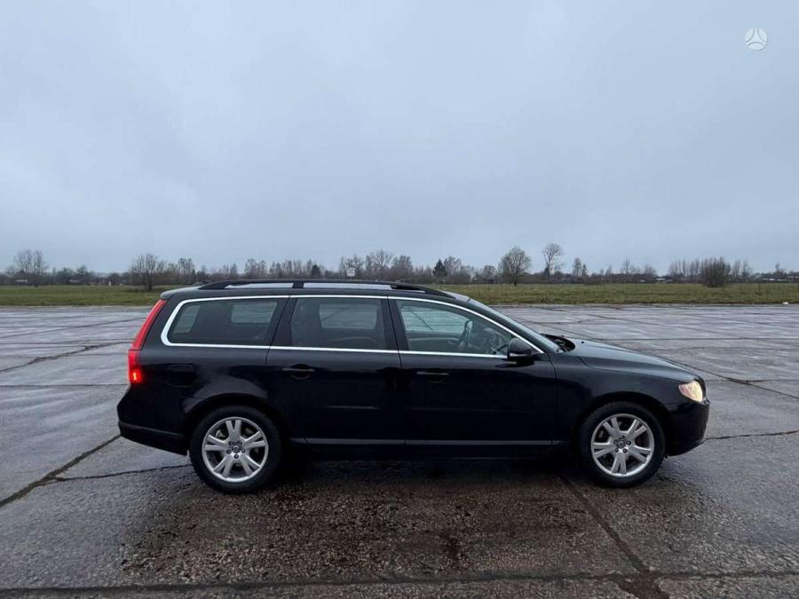 Melns Volvo V70 2012 Rīga, ar dzinēja tilpumu 2.40 L un nobraukumu 320 tūkst. km par 6450 €, foto 8 vietnē AUTOMOTO.COM.LV