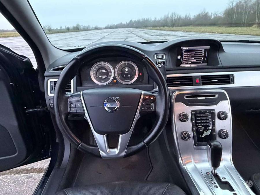 Melns Volvo V70 2012 Rīga, ar dzinēja tilpumu 2.40 L un nobraukumu 320 tūkst. km par 6450 €, foto 12 vietnē AUTOMOTO.COM.LV