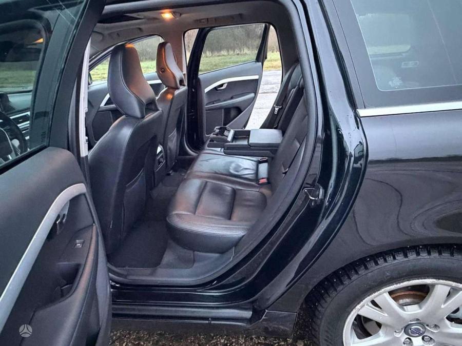 Melns Volvo V70 2012 Rīga, ar dzinēja tilpumu 2.40 L un nobraukumu 320 tūkst. km par 6450 €, foto 15 vietnē AUTOMOTO.COM.LV
