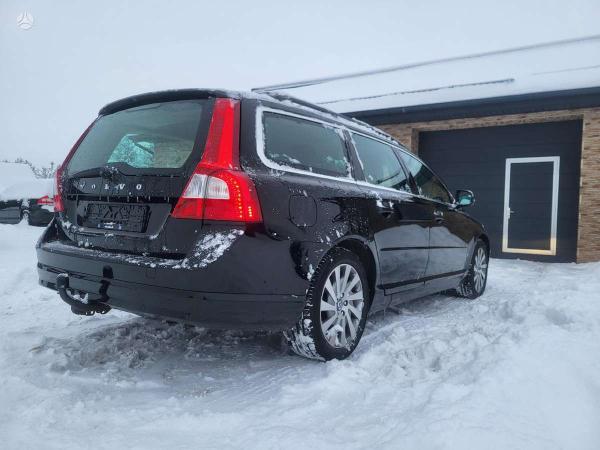 Melns Volvo V70 2012 Viļņa, ar dzinēja tilpumu 2.00 L un nobraukumu 298 tūkst. km par 5888 €, foto 2 vietnē AUTOMOTO.COM.LV