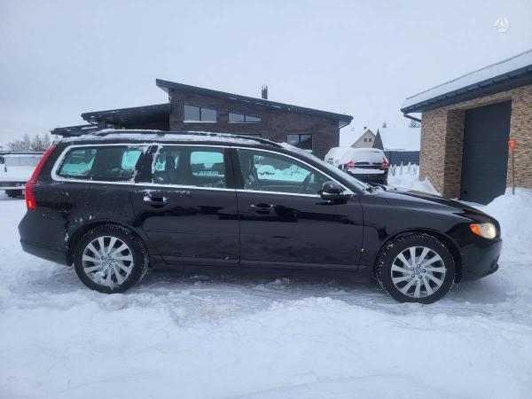Melns Volvo V70 2012 Viļņa, ar dzinēja tilpumu 2.00 L un nobraukumu 298 tūkst. km par 5888 €, foto 3 vietnē AUTOMOTO.COM.LV