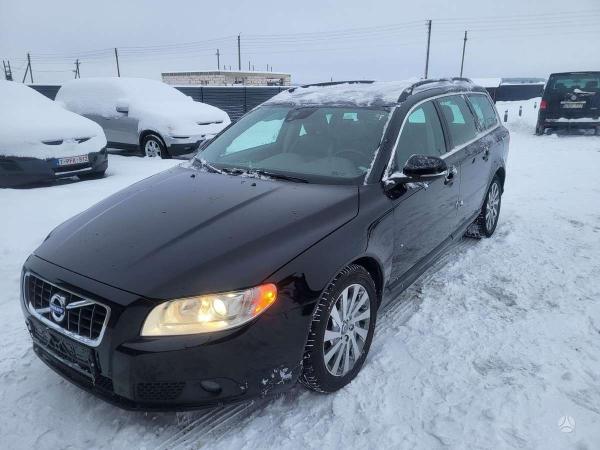 Melns Volvo V70 2012 Viļņa, ar dzinēja tilpumu 2.00 L un nobraukumu 298 tūkst. km par 5888 €, foto 8 vietnē AUTOMOTO.COM.LV