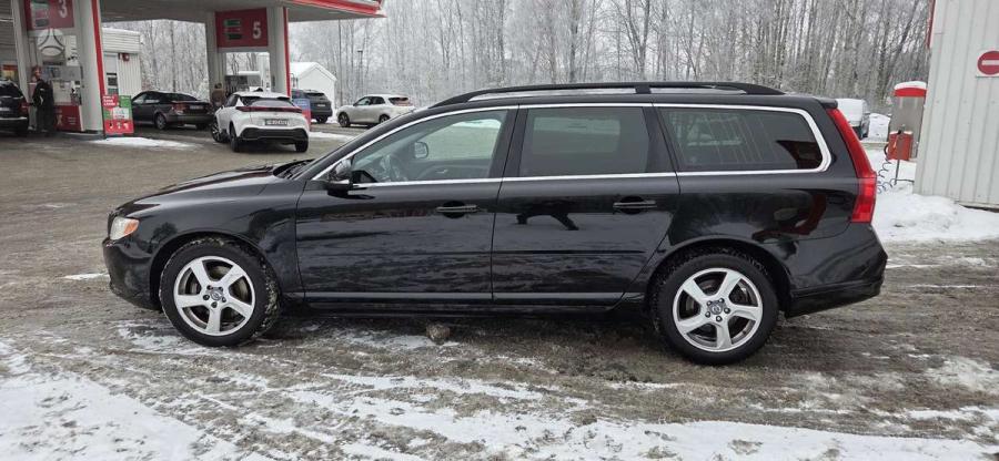Black Volvo V70 2012 in Kaunas, with an engine capacity of 1.98 L and mileage of 257 thousand km for 5900 €, photo 2 on AUTOMOTO.COM.LV