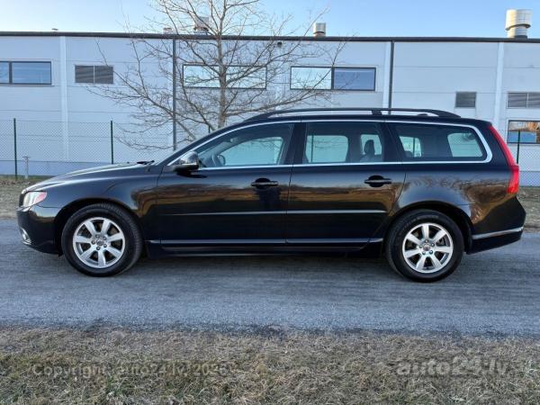 Melns Volvo V70 2012 Paide, ar dzinēja tilpumu 2.00 L un nobraukumu 323 tūkst. km par 7790 €, foto 9 vietnē AUTOMOTO.COM.LV