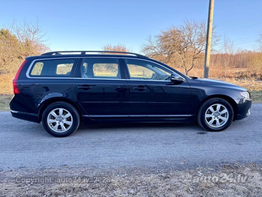 Black Volvo V70 2012 in Paide, with an engine capacity of 2.00 L and mileage of 323 thousand km for 7790 €, photo 11 on AUTOMOTO.COM.LV