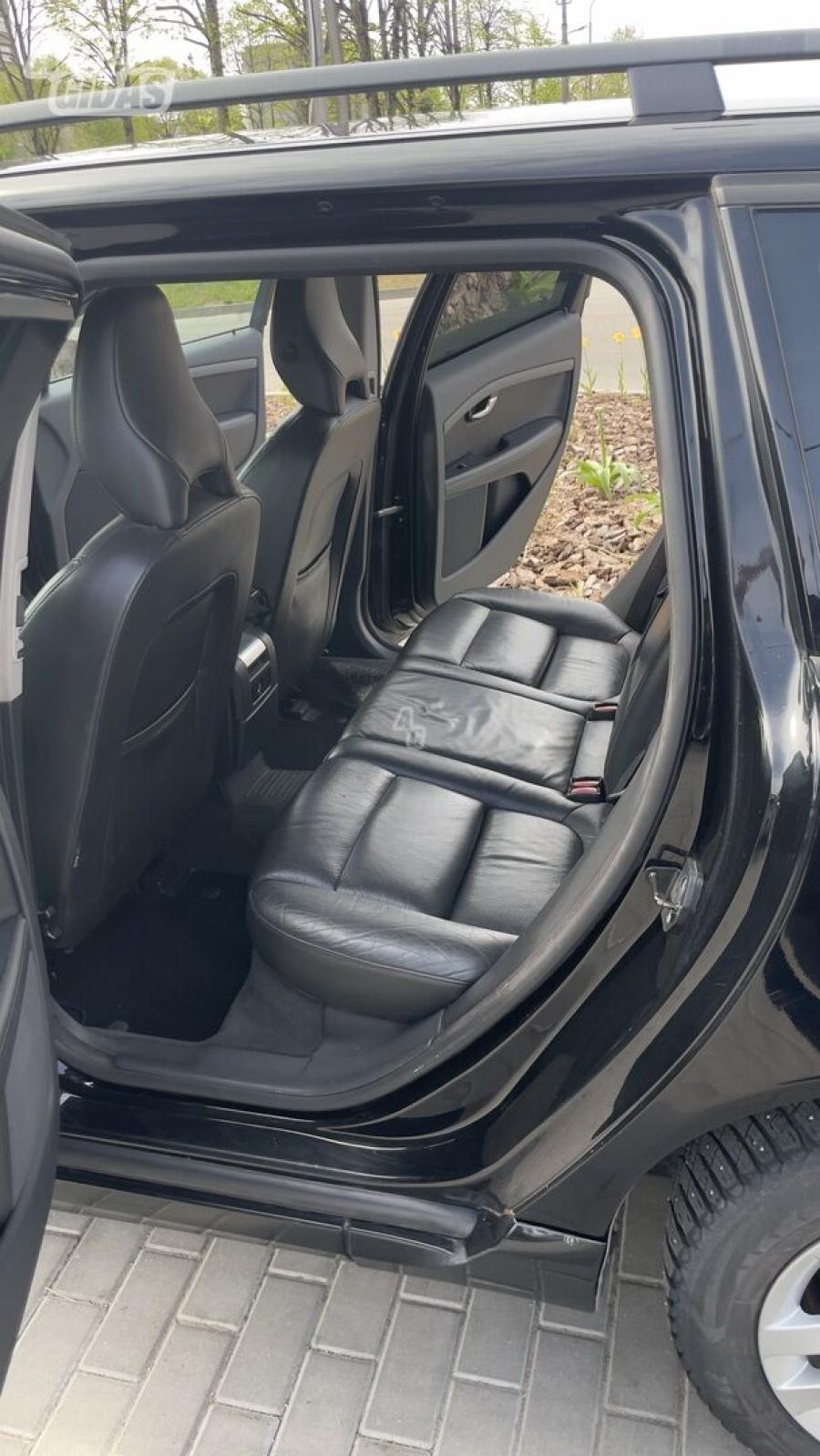 Black Volvo V70 2012 in Kaunas, with an engine capacity of 1.60 L and mileage of 250 thousand km for 3550 €, photo 18 on AUTOMOTO.COM.LV
