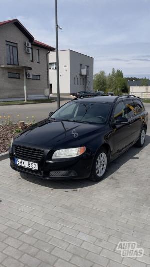 Melns Volvo V70 2012 Kauņa, ar dzinēja tilpumu 1.60 L un nobraukumu 250 tūkst. km par 3550 €, foto  vietnē AUTOMOTO.COM.LV