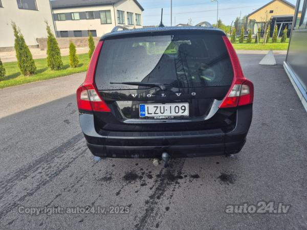 Melns Volvo V70 2012 Pērnava, ar dzinēja tilpumu 2.00 L un nobraukumu 455 tūkst. km par 4999 €, foto 4 vietnē AUTOMOTO.COM.LV