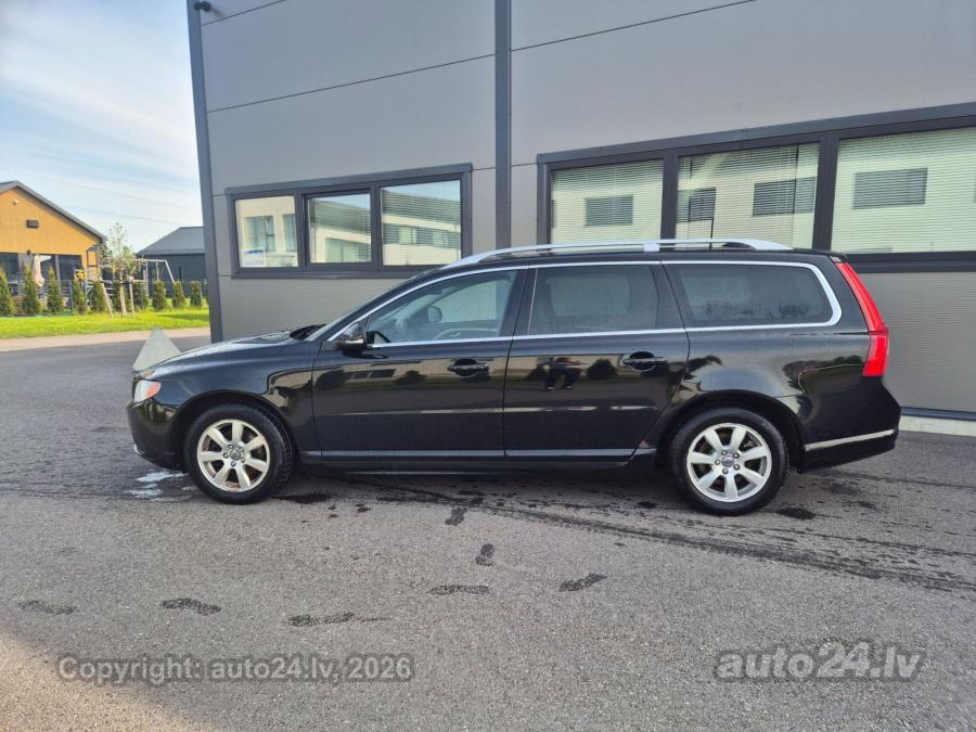 Black Volvo V70 2012 in Parnu, with an engine capacity of 2.00 L and mileage of 455 thousand km for 4999 €, photo 7 on AUTOMOTO.COM.LV