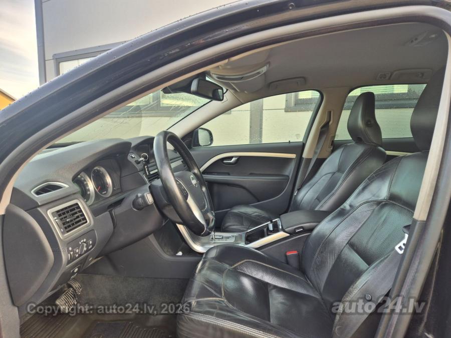 Black Volvo V70 2012 in Parnu, with an engine capacity of 2.00 L and mileage of 455 thousand km for 4999 €, photo 8 on AUTOMOTO.COM.LV