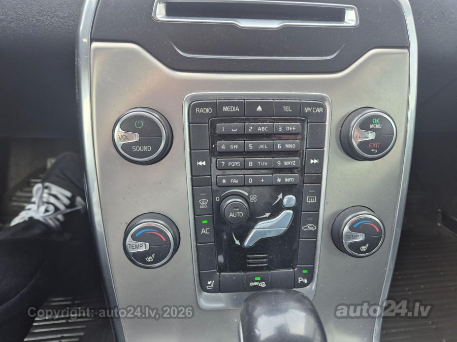 Black Volvo V70 2012 in Parnu, with an engine capacity of 2.00 L and mileage of 455 thousand km for 4999 €, photo 13 on AUTOMOTO.COM.LV