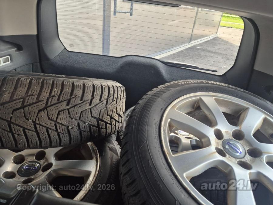 Black Volvo V70 2012 in Parnu, with an engine capacity of 2.00 L and mileage of 455 thousand km for 4999 €, photo 15 on AUTOMOTO.COM.LV