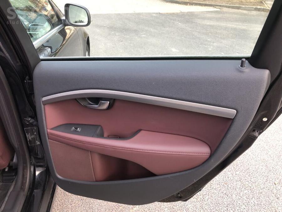 Melns Volvo V70 2012 Ogre, ar dzinēja tilpumu 2.00 L un nobraukumu 0 tūkst. km par 7990 €, foto 21 vietnē AUTOMOTO.COM.LV
