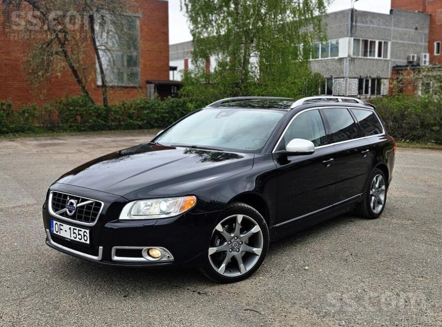 Black Volvo V70 2012 in Riga, with an engine capacity of 2.00 L and mileage of 347 thousand km for 7880 €, photo 1 on AUTOMOTO.COM.LV