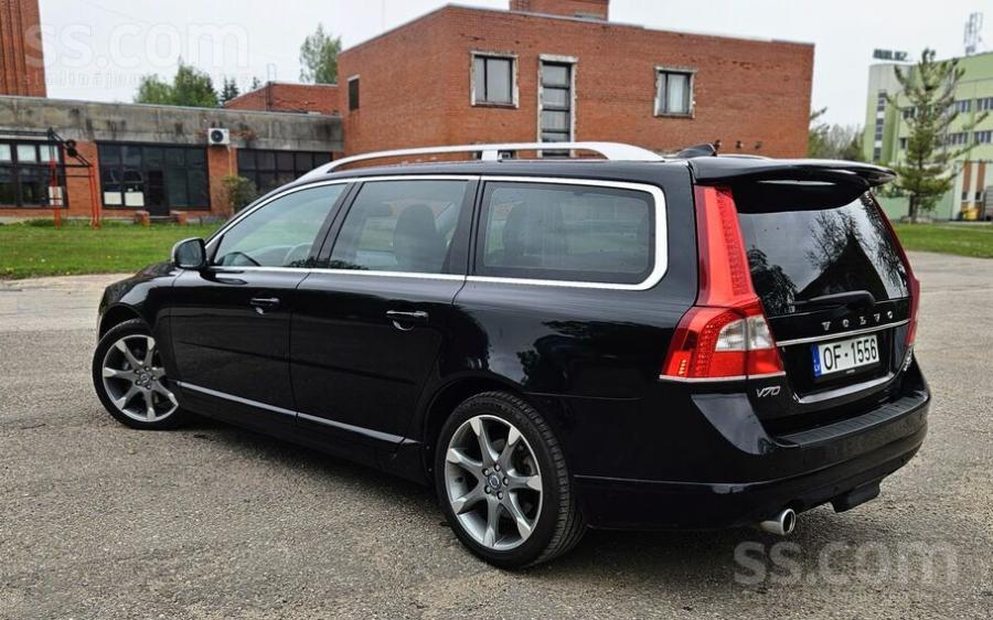 Black Volvo V70 2012 in Riga, with an engine capacity of 2.00 L and mileage of 347 thousand km for 7880 €, photo 3 on AUTOMOTO.COM.LV
