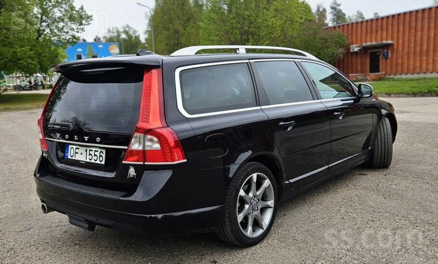 Black Volvo V70 2012 in Riga, with an engine capacity of 2.00 L and mileage of 347 thousand km for 7880 €, photo 5 on AUTOMOTO.COM.LV