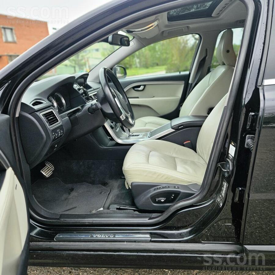 Black Volvo V70 2012 in Riga, with an engine capacity of 2.00 L and mileage of 347 thousand km for 7880 €, photo 9 on AUTOMOTO.COM.LV