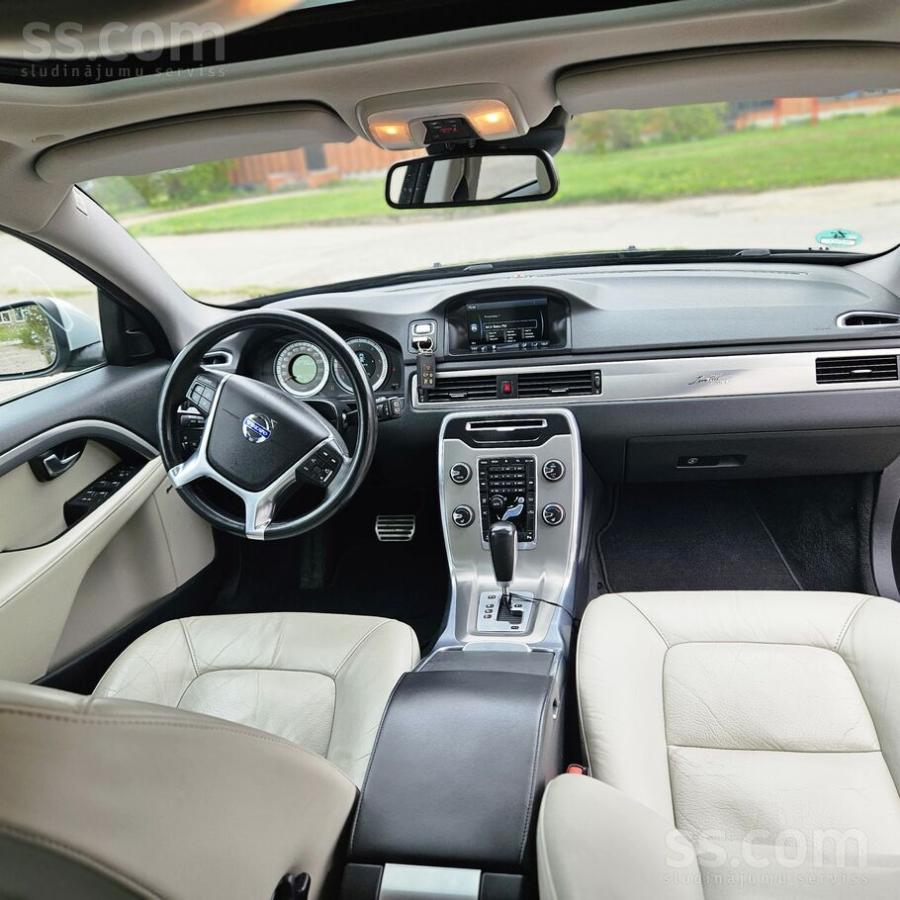 Black Volvo V70 2012 in Riga, with an engine capacity of 2.00 L and mileage of 347 thousand km for 7880 €, photo 11 on AUTOMOTO.COM.LV