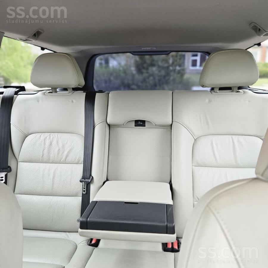 Black Volvo V70 2012 in Riga, with an engine capacity of 2.00 L and mileage of 347 thousand km for 7880 €, photo 13 on AUTOMOTO.COM.LV