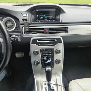 Black Volvo V70 2012 in Riga, with an engine capacity of 2.00 L and mileage of 347 thousand km for 7880 €, photo 15 on AUTOMOTO.COM.LV