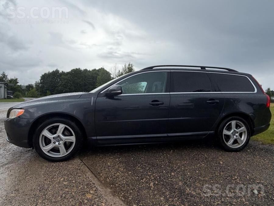 Melns Volvo V70 2012 Rīga, ar dzinēja tilpumu 2.00 L un nobraukumu 353 tūkst. km par 6800 €, foto 3 vietnē AUTOMOTO.COM.LV