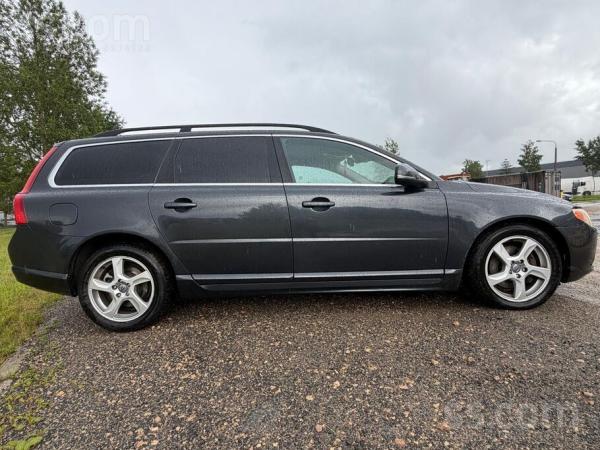 Black Volvo V70 2012 in Riga, with an engine capacity of 2.00 L and mileage of 353 thousand km for 6800 €, photo 3 on AUTOMOTO.COM.LV