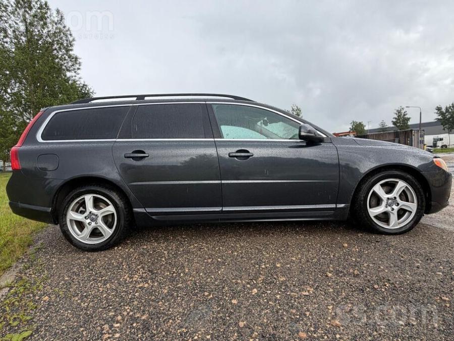 Melns Volvo V70 2012 Rīga, ar dzinēja tilpumu 2.00 L un nobraukumu 353 tūkst. km par 6800 €, foto 4 vietnē AUTOMOTO.COM.LV