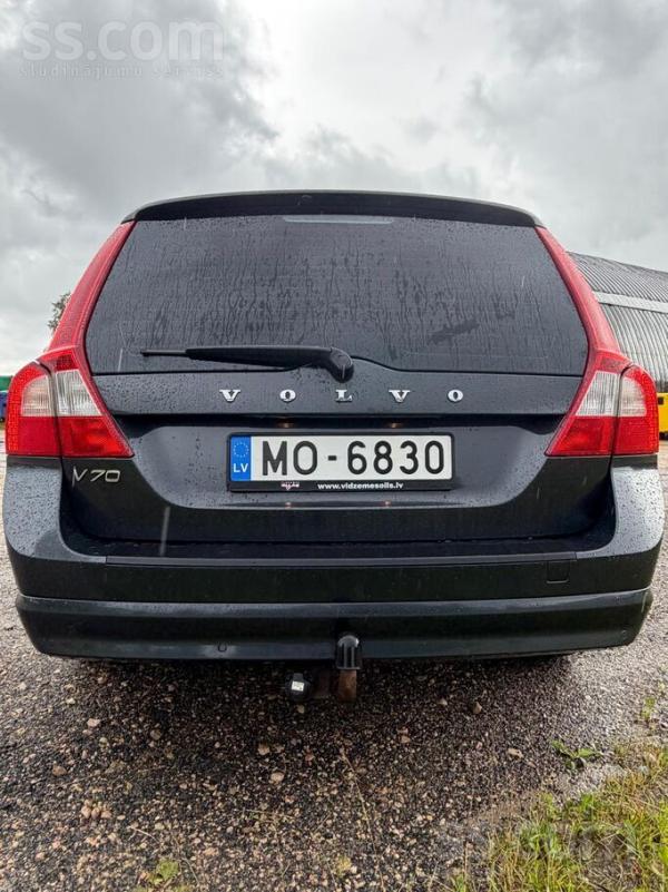 Black Volvo V70 2012 in Riga, with an engine capacity of 2.00 L and mileage of 353 thousand km for 6800 €, photo 4 on AUTOMOTO.COM.LV