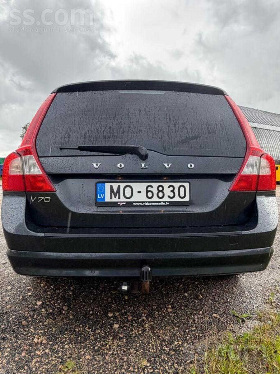 Melns Volvo V70 2012 Rīga, ar dzinēja tilpumu 2.00 L un nobraukumu 353 tūkst. km par 6800 €, foto 5 vietnē AUTOMOTO.COM.LV