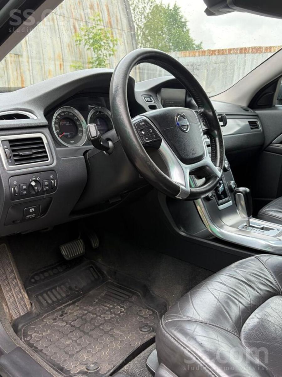 Melns Volvo V70 2012 Rīga, ar dzinēja tilpumu 2.00 L un nobraukumu 353 tūkst. km par 6800 €, foto 8 vietnē AUTOMOTO.COM.LV