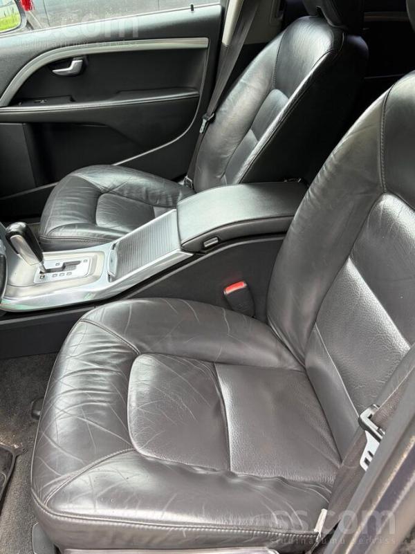 Black Volvo V70 2012 in Riga, with an engine capacity of 2.00 L and mileage of 353 thousand km for 6800 €, photo 10 on AUTOMOTO.COM.LV