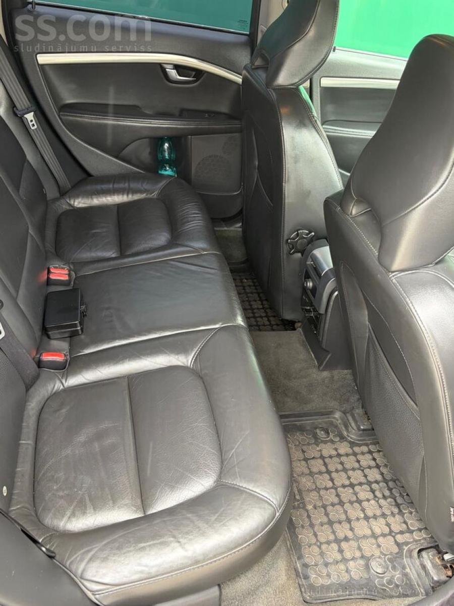Melns Volvo V70 2012 Rīga, ar dzinēja tilpumu 2.00 L un nobraukumu 353 tūkst. km par 6800 €, foto 13 vietnē AUTOMOTO.COM.LV
