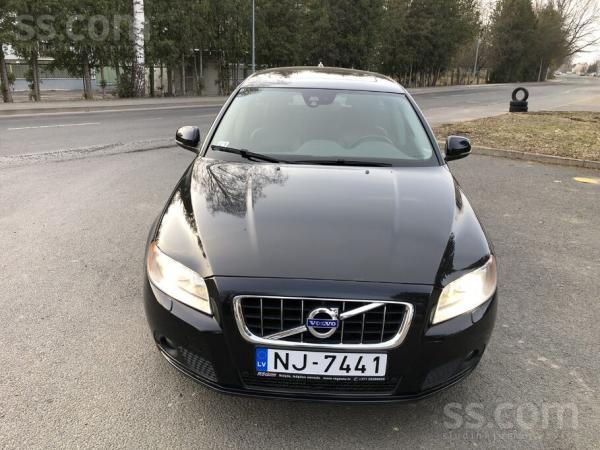 Black Volvo V70 2012 in Ogre, with an engine capacity of 2.00 L and mileage of 0 thousand km for 7990 €, photo 10 on AUTOMOTO.COM.LV