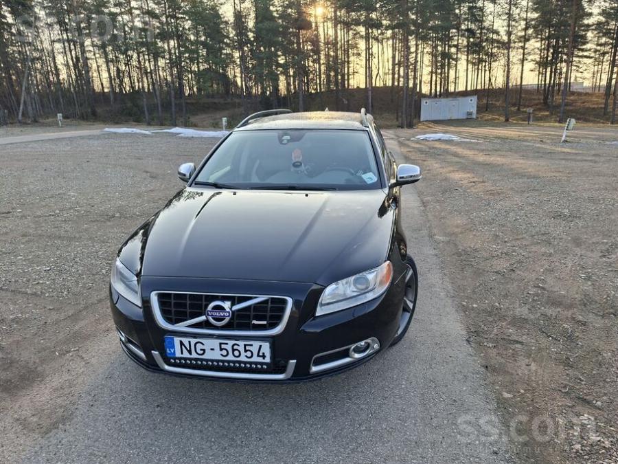 Melns Volvo V70 2012 Madona, ar dzinēja tilpumu 2.40 L un nobraukumu 371 tūkst. km par 6650 €, foto 6 vietnē AUTOMOTO.COM.LV