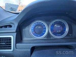 Melns Volvo V70 2012 Madona, ar dzinēja tilpumu 2.40 L un nobraukumu 371 tūkst. km par 6650 €, foto 8 vietnē AUTOMOTO.COM.LV