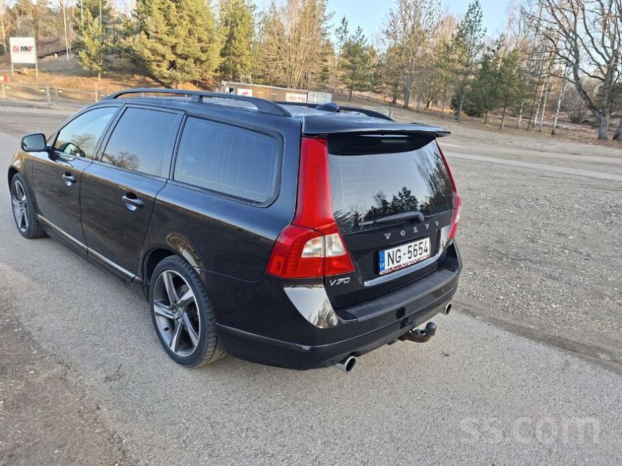 Melns Volvo V70 2012 Madona, ar dzinēja tilpumu 2.40 L un nobraukumu 371 tūkst. km par 6650 €, foto 9 vietnē AUTOMOTO.COM.LV