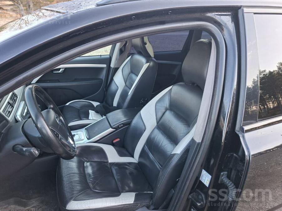 Melns Volvo V70 2012 Madona, ar dzinēja tilpumu 2.40 L un nobraukumu 371 tūkst. km par 6650 €, foto 10 vietnē AUTOMOTO.COM.LV