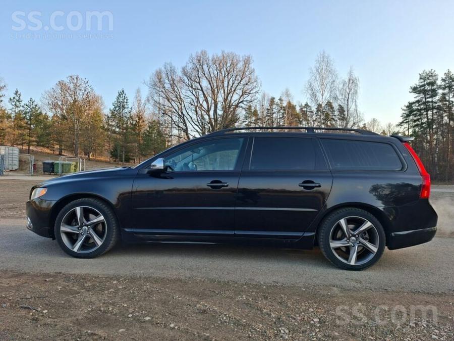 Black Volvo V70 2012 in Riga, with an engine capacity of 2.40 L and mileage of 370 thousand km for 6600 €, photo 1 on AUTOMOTO.COM.LV