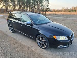 Black Volvo V70 2012 in Riga, with an engine capacity of 2.40 L and mileage of 370 thousand km for 6600 €, photo 3 on AUTOMOTO.COM.LV