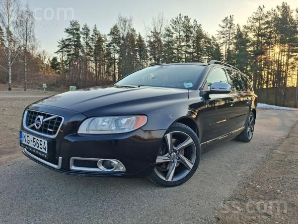 Black Volvo V70 2012 in Riga, with an engine capacity of 2.40 L and mileage of 370 thousand km for 6600 €, photo 3 on AUTOMOTO.COM.LV