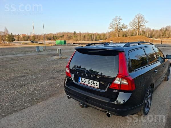 Black Volvo V70 2012 in Riga, with an engine capacity of 2.40 L and mileage of 370 thousand km for 6600 €, photo 6 on AUTOMOTO.COM.LV
