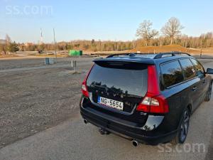 Black Volvo V70 2012 in Riga, with an engine capacity of 2.40 L and mileage of 370 thousand km for 6600 €, photo 7 on AUTOMOTO.COM.LV